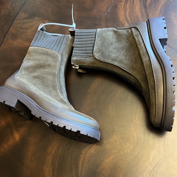 Sam Edelman | Shoes | Sam Edelman Leone Lug Sole Chelsea Boot | Poshmark